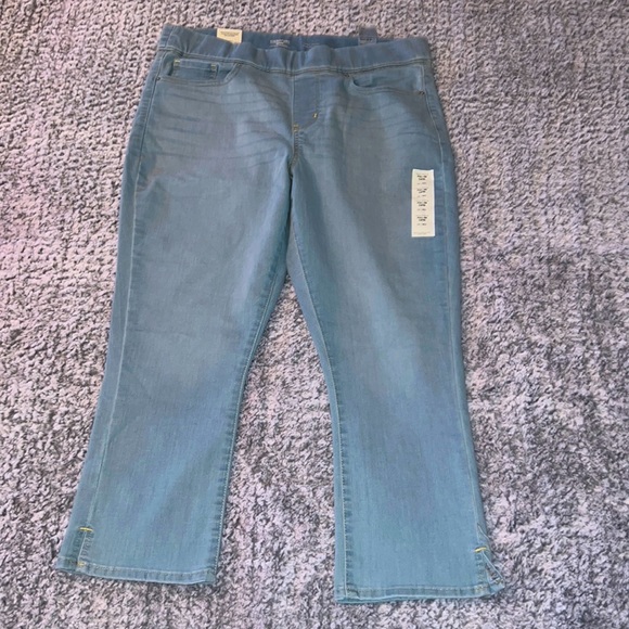Levi's | Pants & Jumpsuits | Levis Pullon Capri | Poshmark
